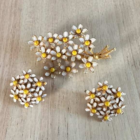 Albert Weiss | Jewelry | Vintage Weiss Floral Metal Brooch And Earrings ...